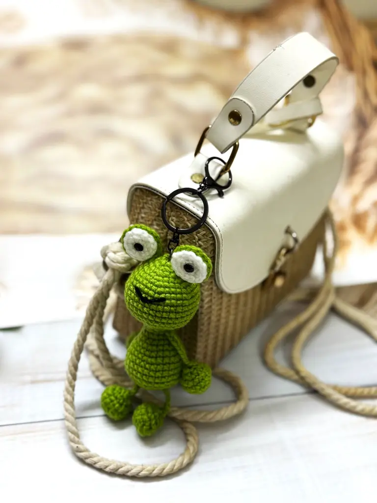 Frog Key Chain | crochet N hooks